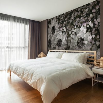 Dekoracja z motywem stokrotek i liści